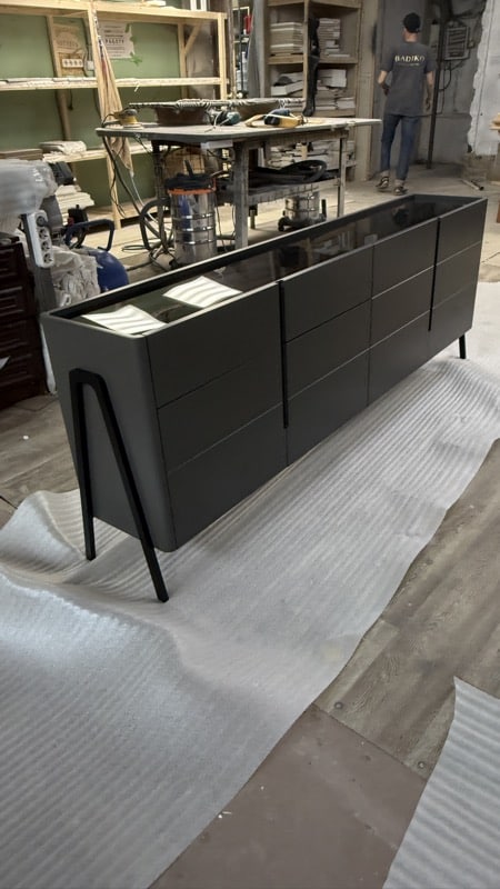 Длинная тумба под ТВ Amadeo в современном стиле купить в магазине BADIKO