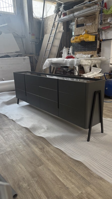 Длинная тумба под ТВ Amadeo в современном стиле купить в магазине BADIKO